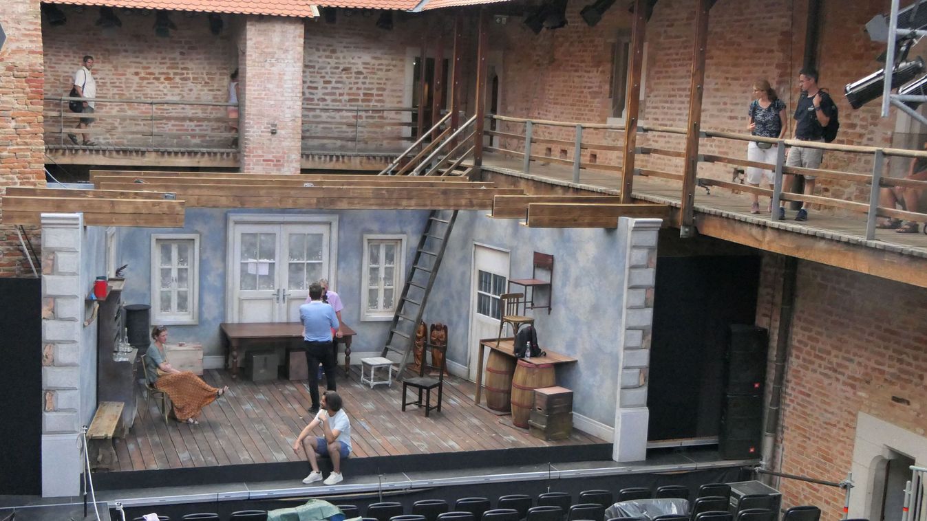 Schnell Ádám főszereplésével láthatják a Tündöklő Jeromos-t Gyulán