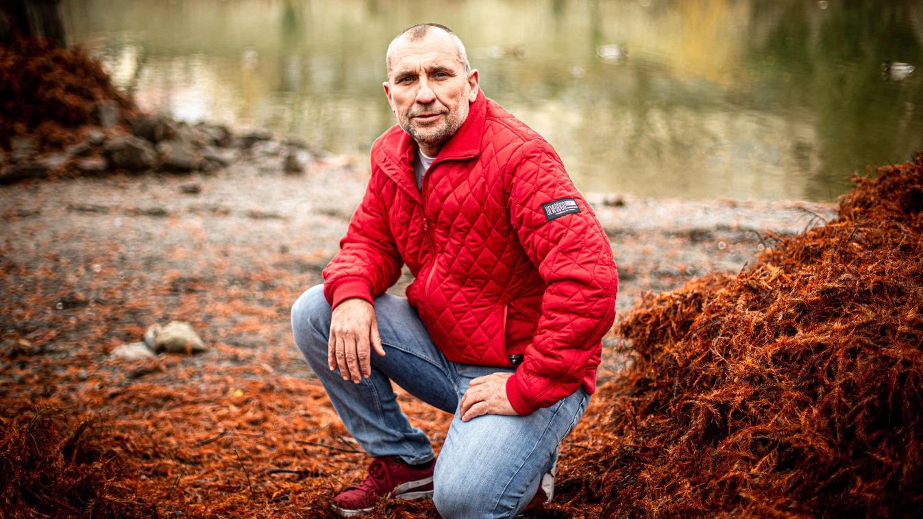 Mosolyt csal a gyerekek arcára a szarvasi motoros mikulás