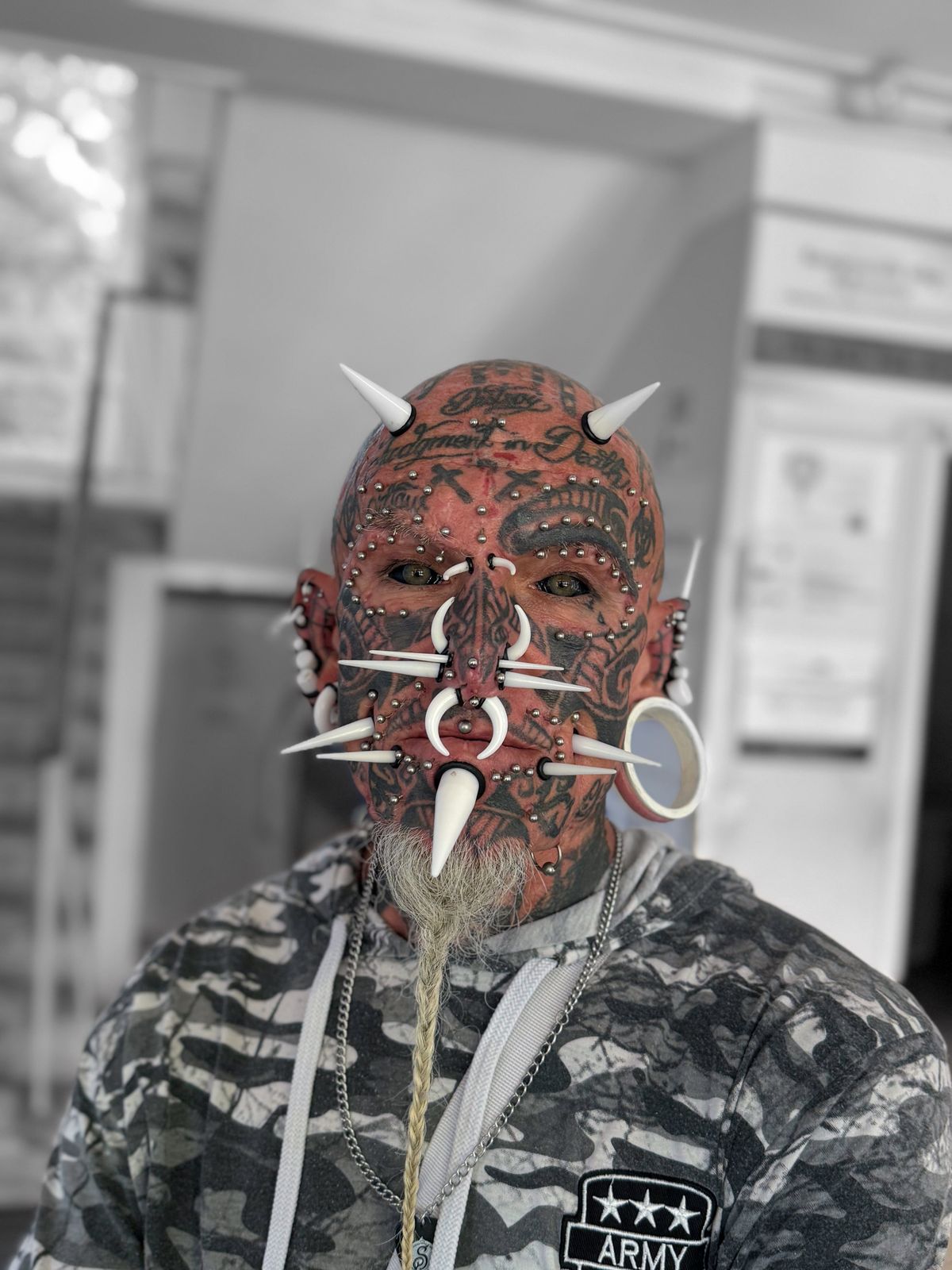 Vasember, akinek a tekintete is ördögi mostantól