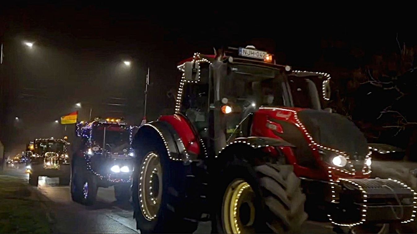 Gördült a város – videón a látványos mezőkovácsházi adventi felvonulás