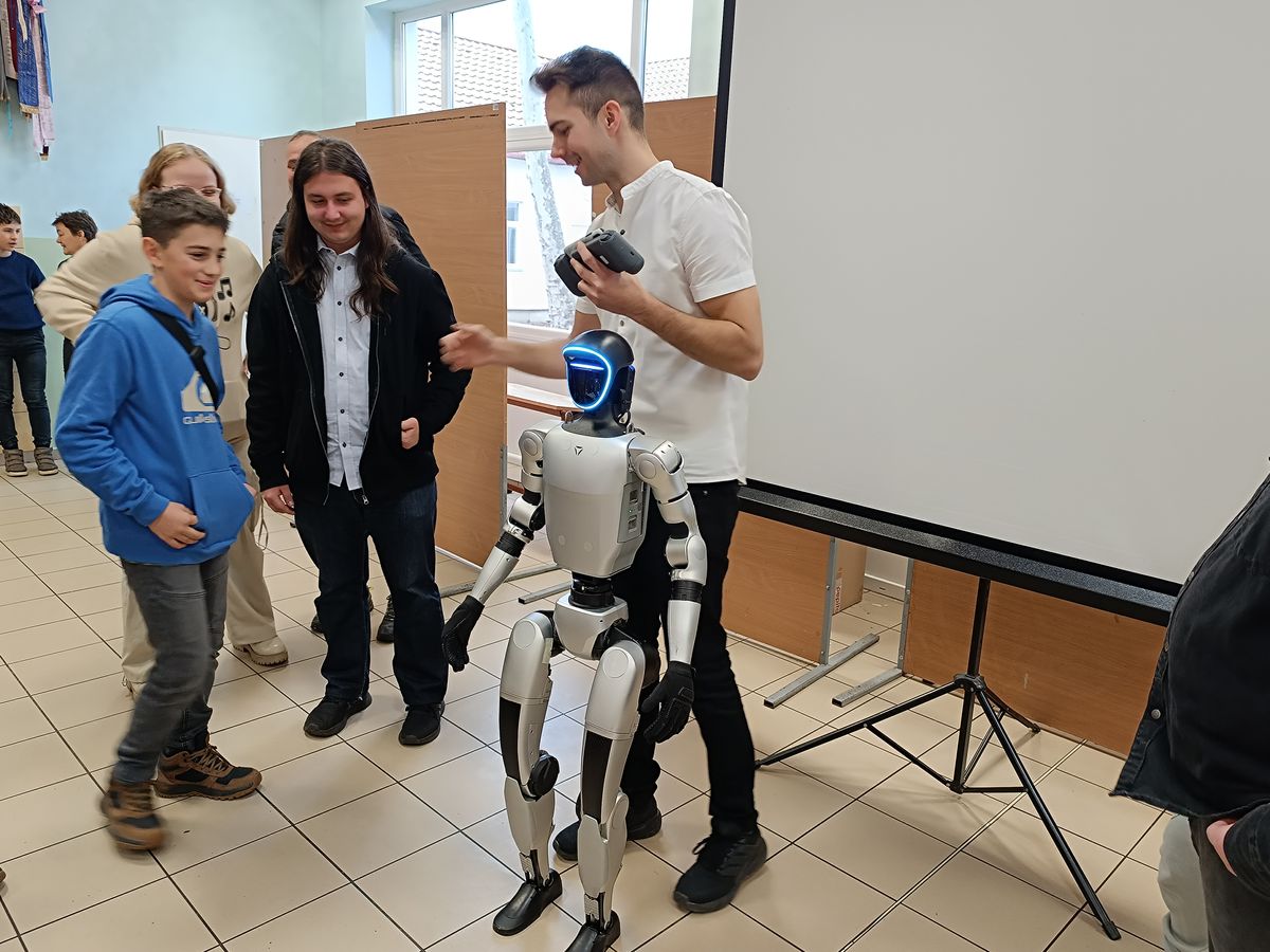 Humanoid robot, aki már beszéli a magyar nyelvet