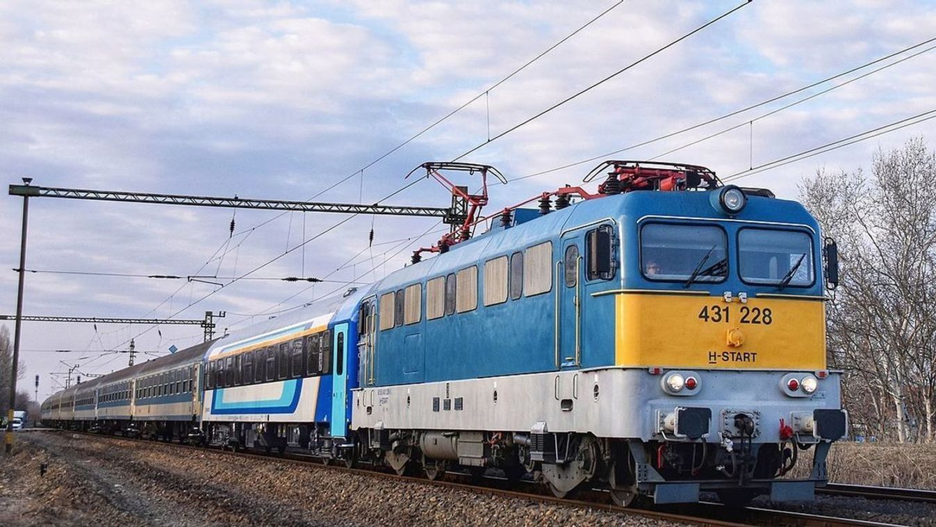 Ünnepi menetrend: kimaradnak járatok, érdemes tájékozódni