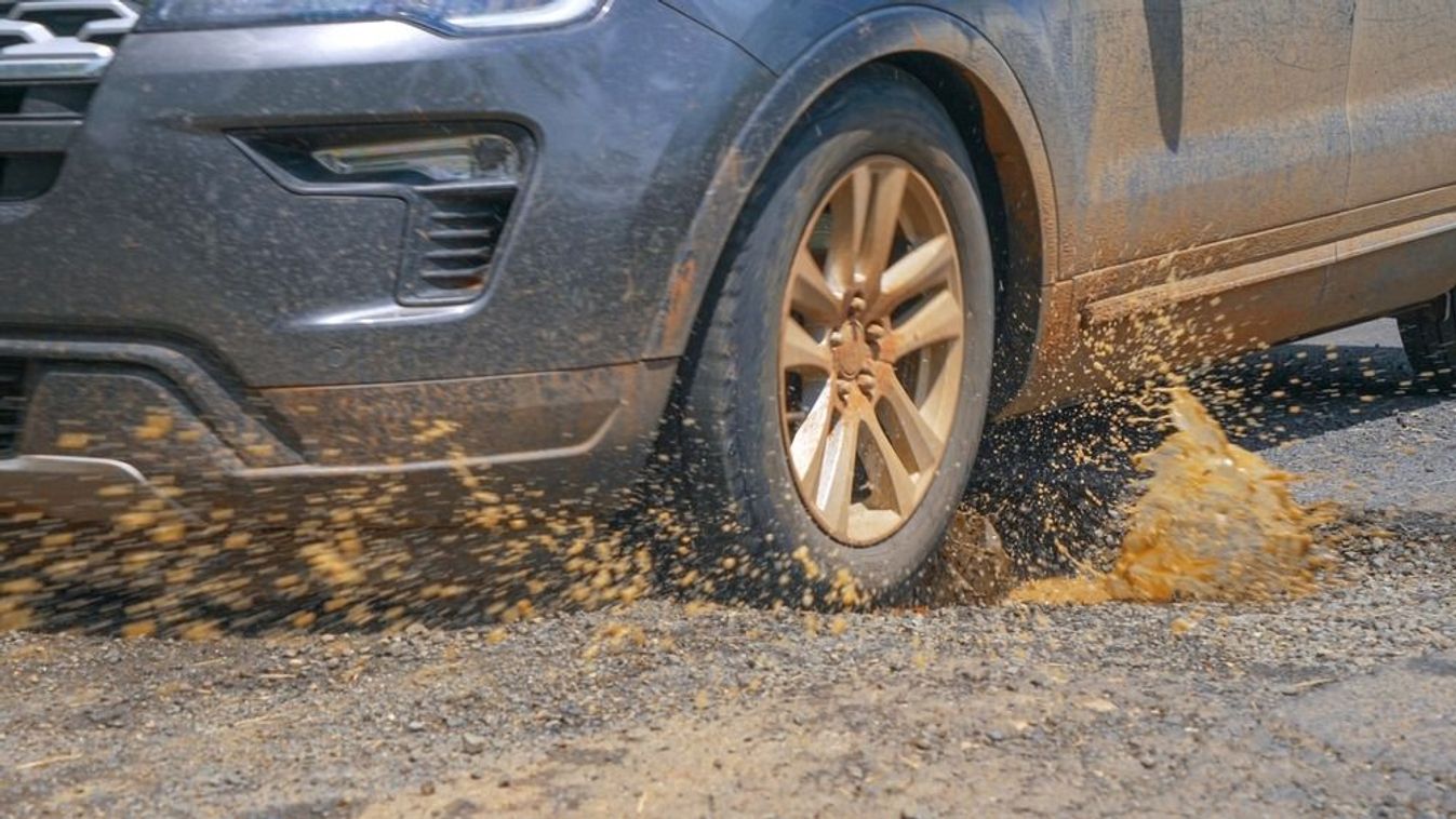 Közlekedési baleseteket okozhat az útra hordott sár