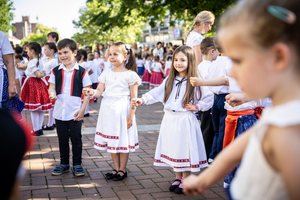 Aki nem lép egyszerre: több száz óvodás táncolt együtt újra